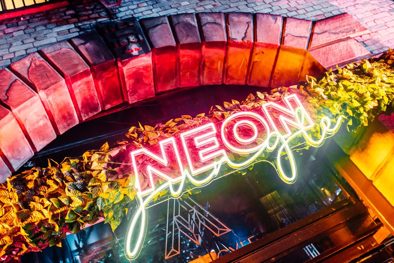 Custom Neon Signs Australia | 5 Star Reviews | Beyond Neon Signs